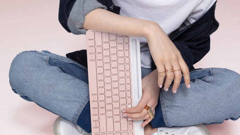 คีย์บอร์ดไร้สาย K580 Slim Multi-Device Wireless Keyboard สีโรส
