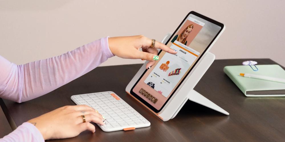 Logitech เคสคีย์บอร์ด iPad Air 6/7/8 11 2026 & Pro 11 Filp Folio